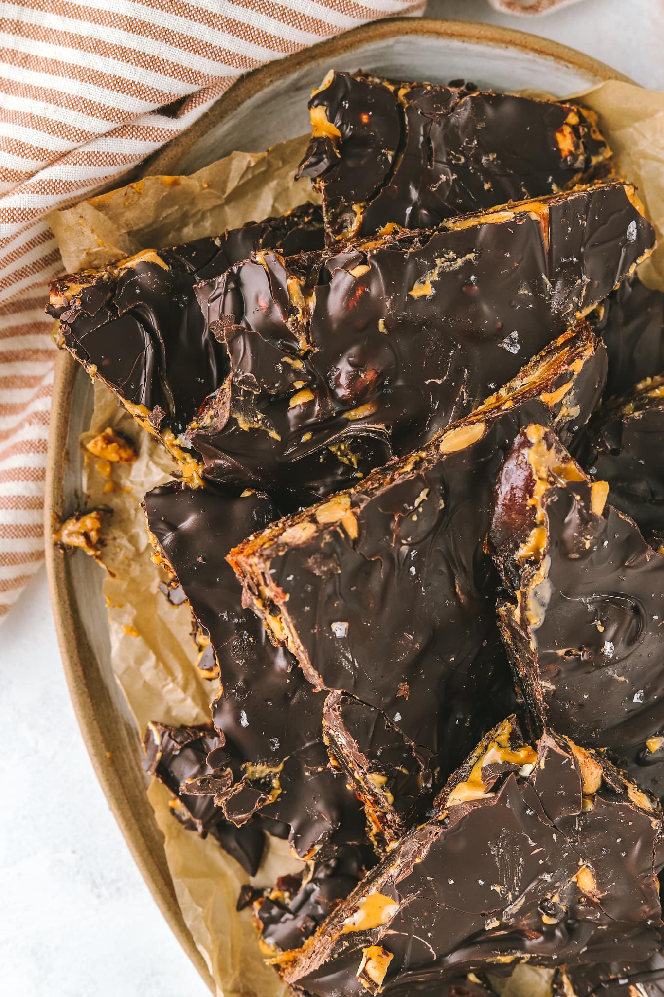 5-Ingredient Snickers Chocolate Bark (viral recipe!) - Cooking in my Genes