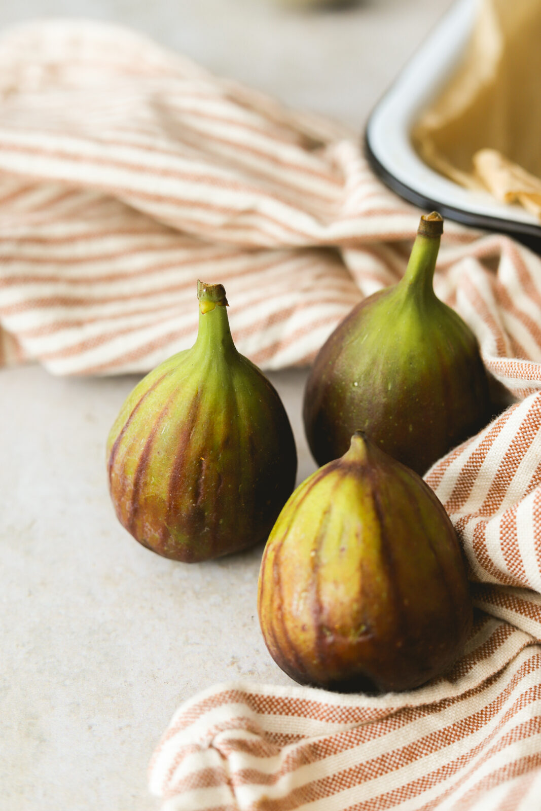 Easy Honey Roasted Figs with Pistachios & Yogurt - Cooking in my Genes